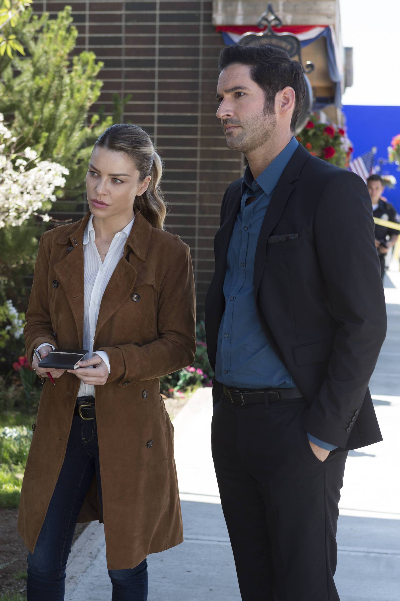 Lucifer Season 2 Premiere Photos See Lucifer Running Scared From His Mother