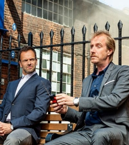 Mycroft Holmes is Back in Elementary's "The Man with the Twisted Lip"