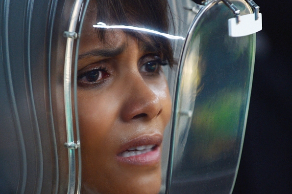 TV REVIEW: Ethan Takes Center Stage in Extant's Finale