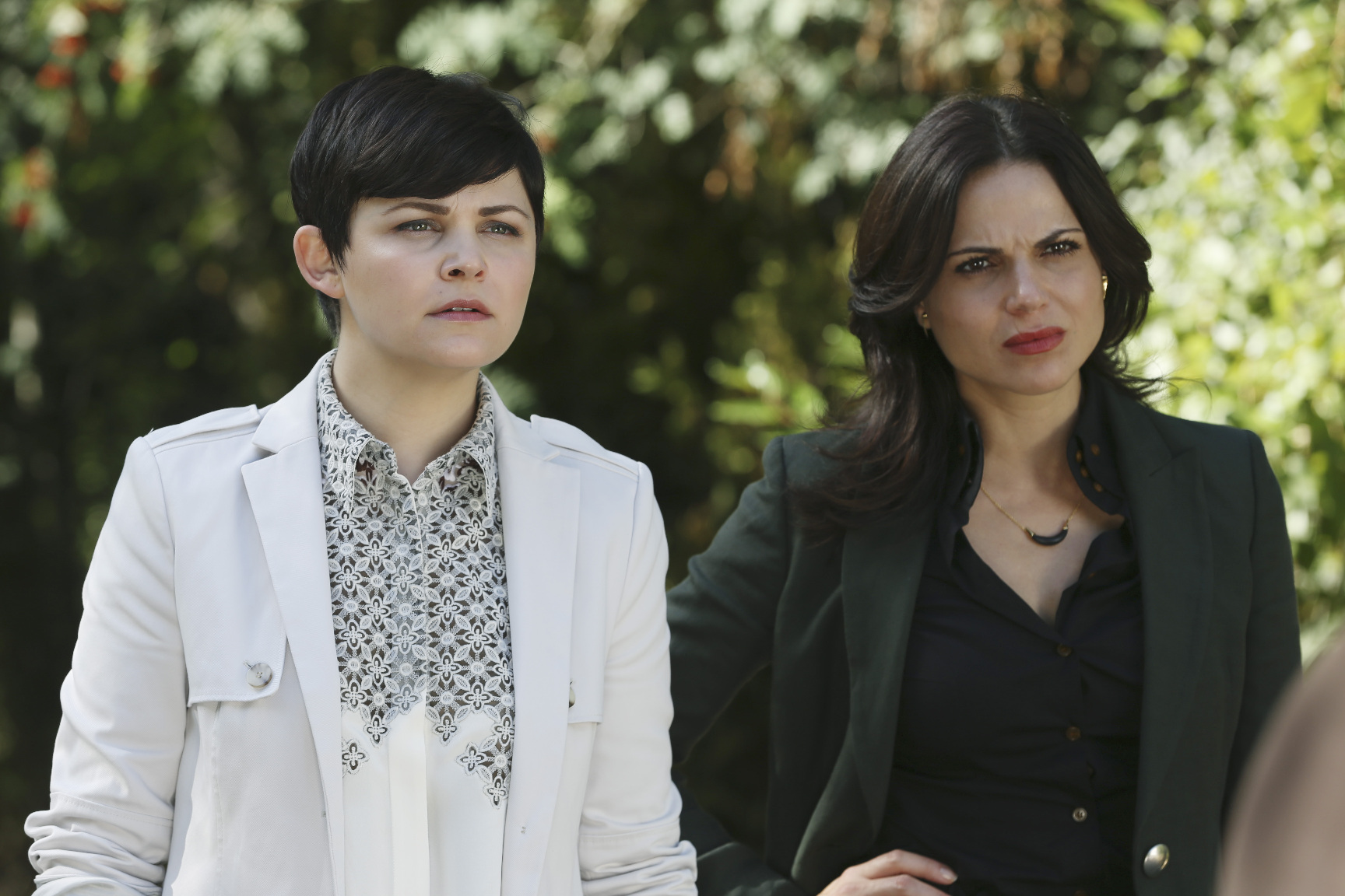 ONCE UPON A TIME REVIEW: It's Not Easy Being the Savior