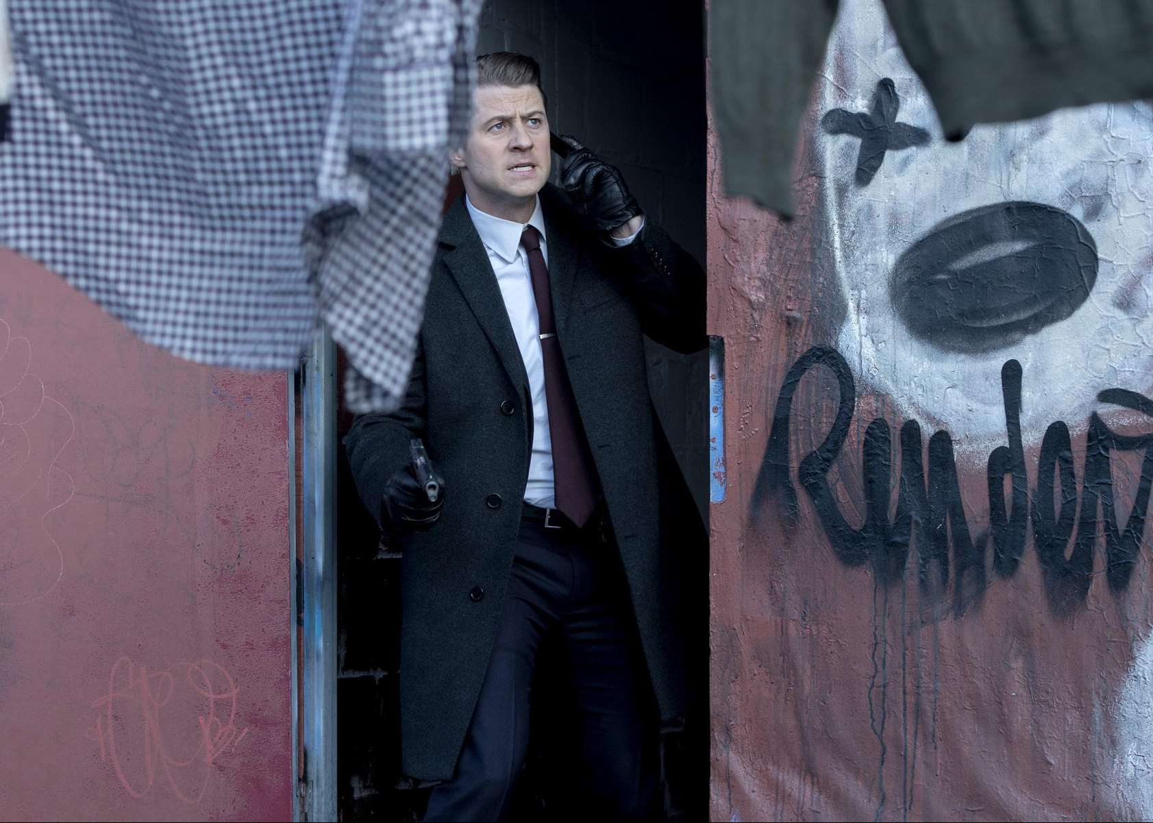 'Gotham' Season 4, Episode 18 'That's Entertainment' Recap: 'Arkham ...